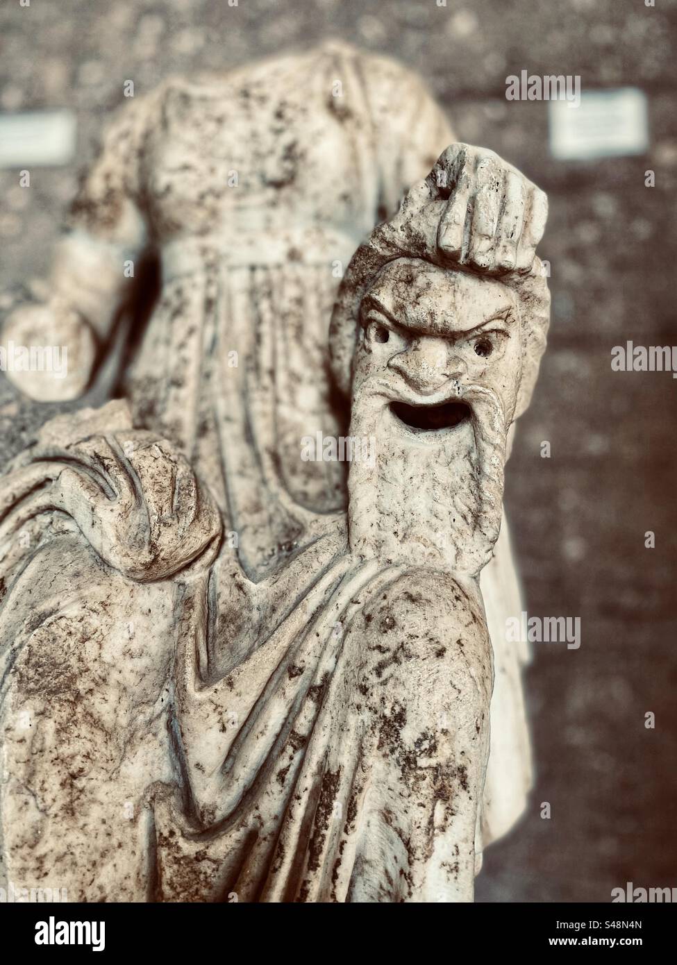 Eerie statue hi-res stock photography and images - Alamy