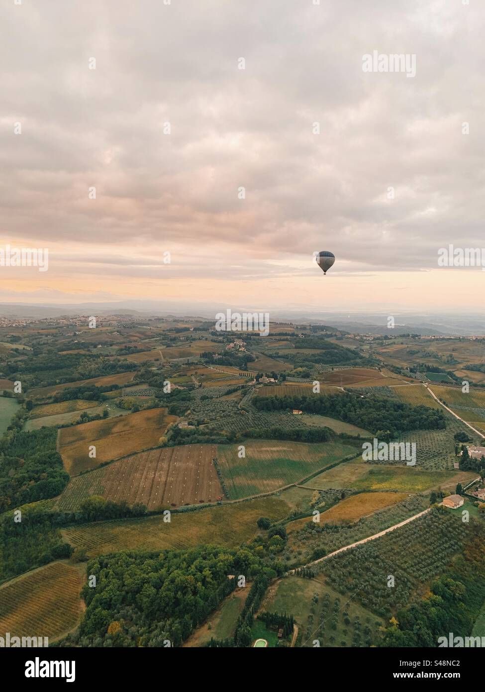 Mongolfiera hi-res stock photography and images - Alamy