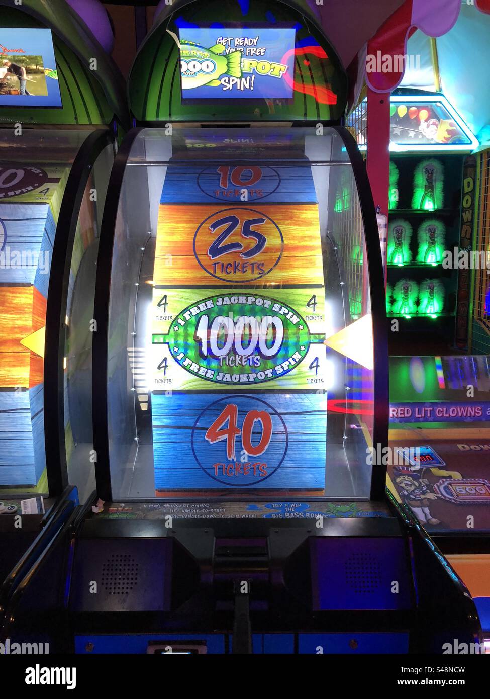 Winning at the arcade hi-res stock photography and images - Alamy