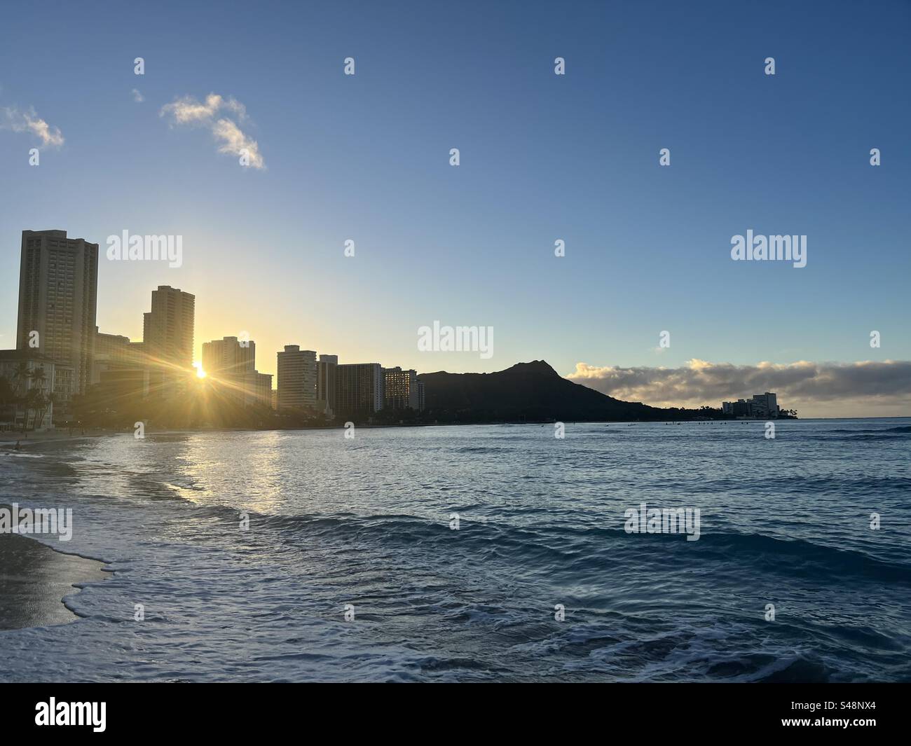 Honolulu sunrise hi-res stock photography and images - Alamy