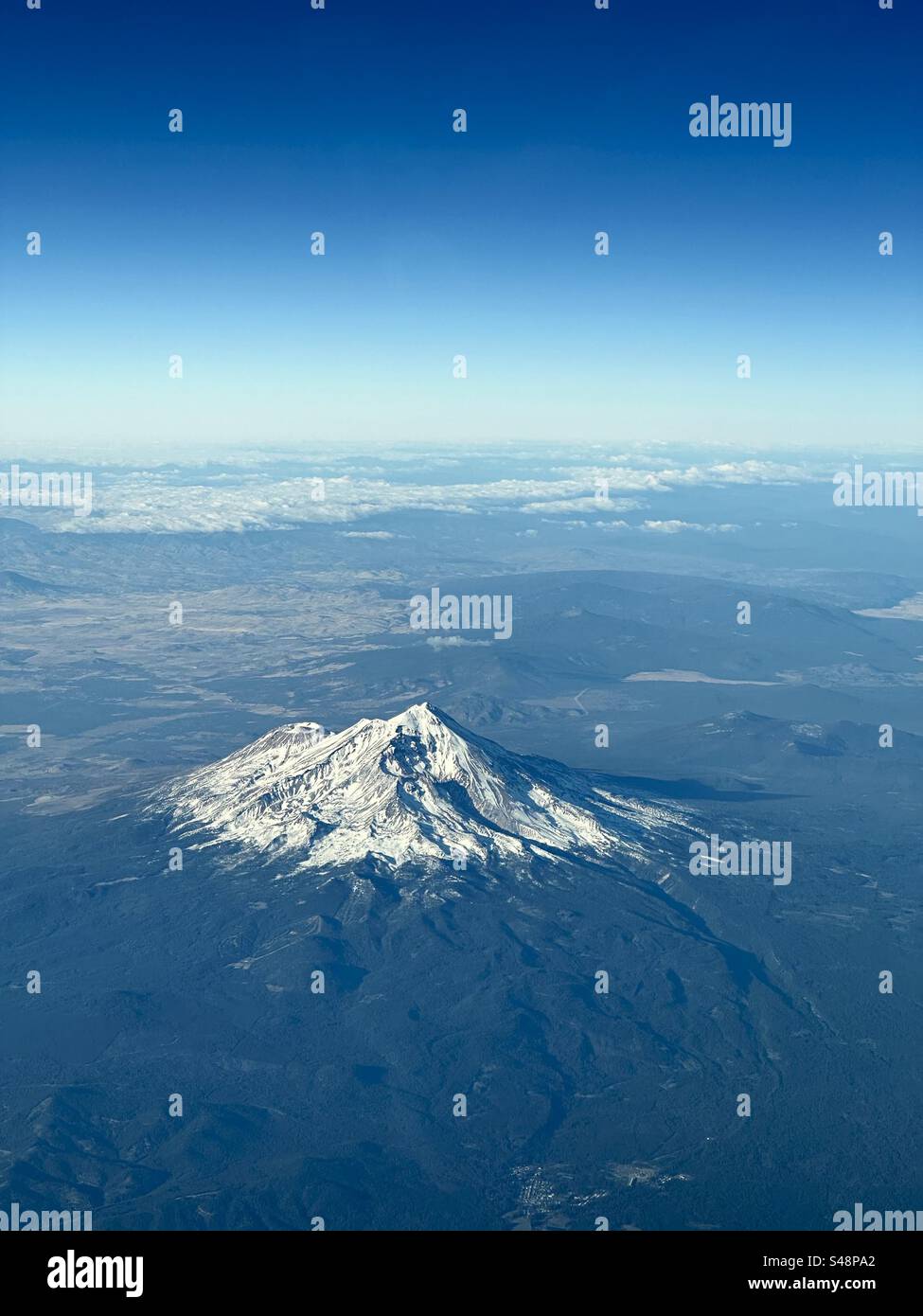 Mount shasta shastina hi-res stock photography and images - Alamy