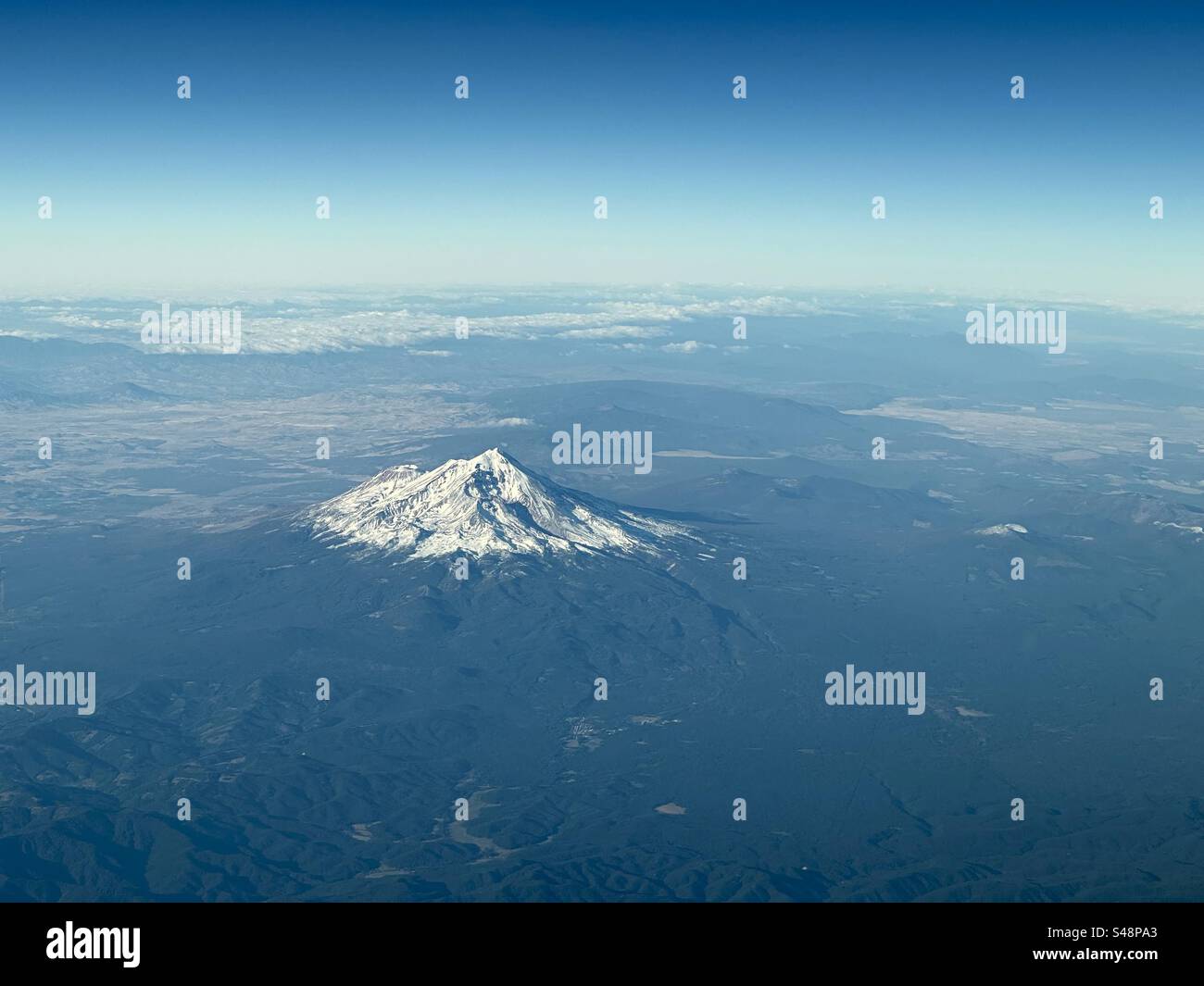 Mount shasta shastina hi-res stock photography and images - Alamy