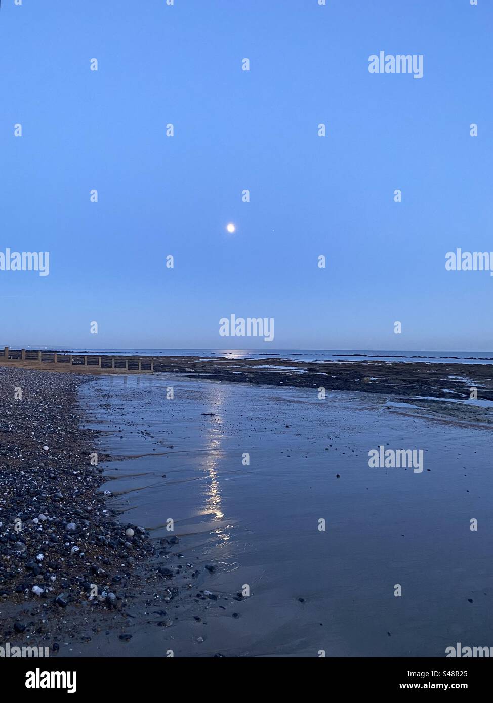 Moon light beach hi-res stock photography and images - Alamy