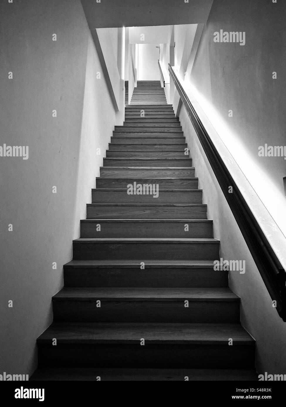 Long stairs hi-res stock photography and images - Alamy