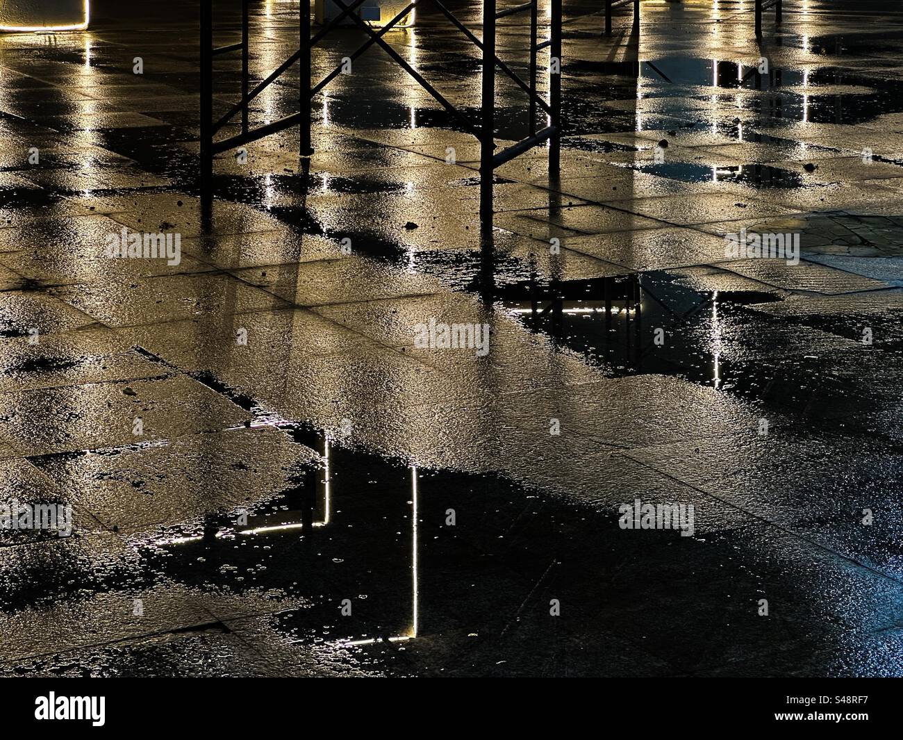 Reflections on the floor hi-res stock photography and images - Alamy
