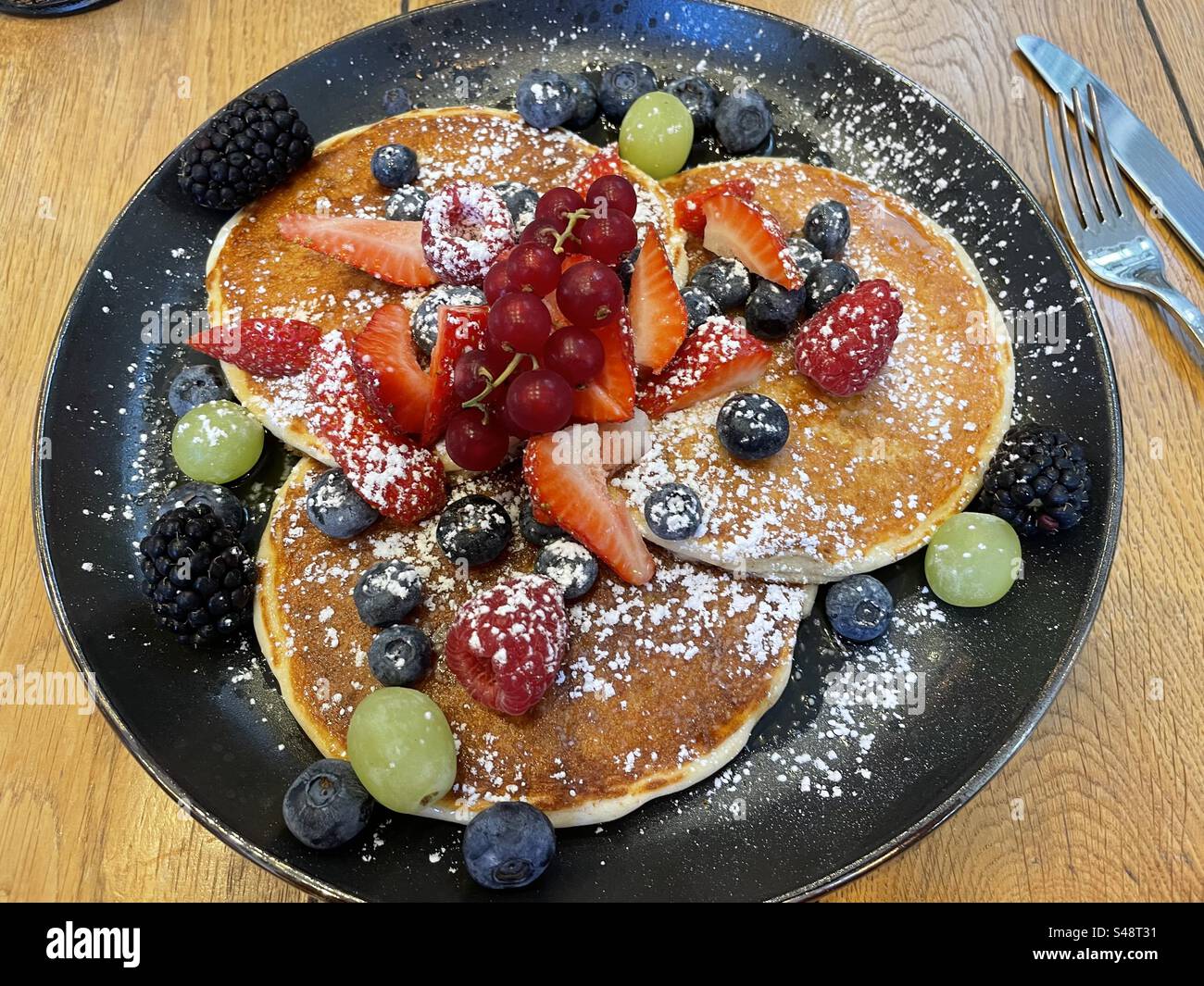 Pancakes fruits hi-res stock photography and images - Alamy