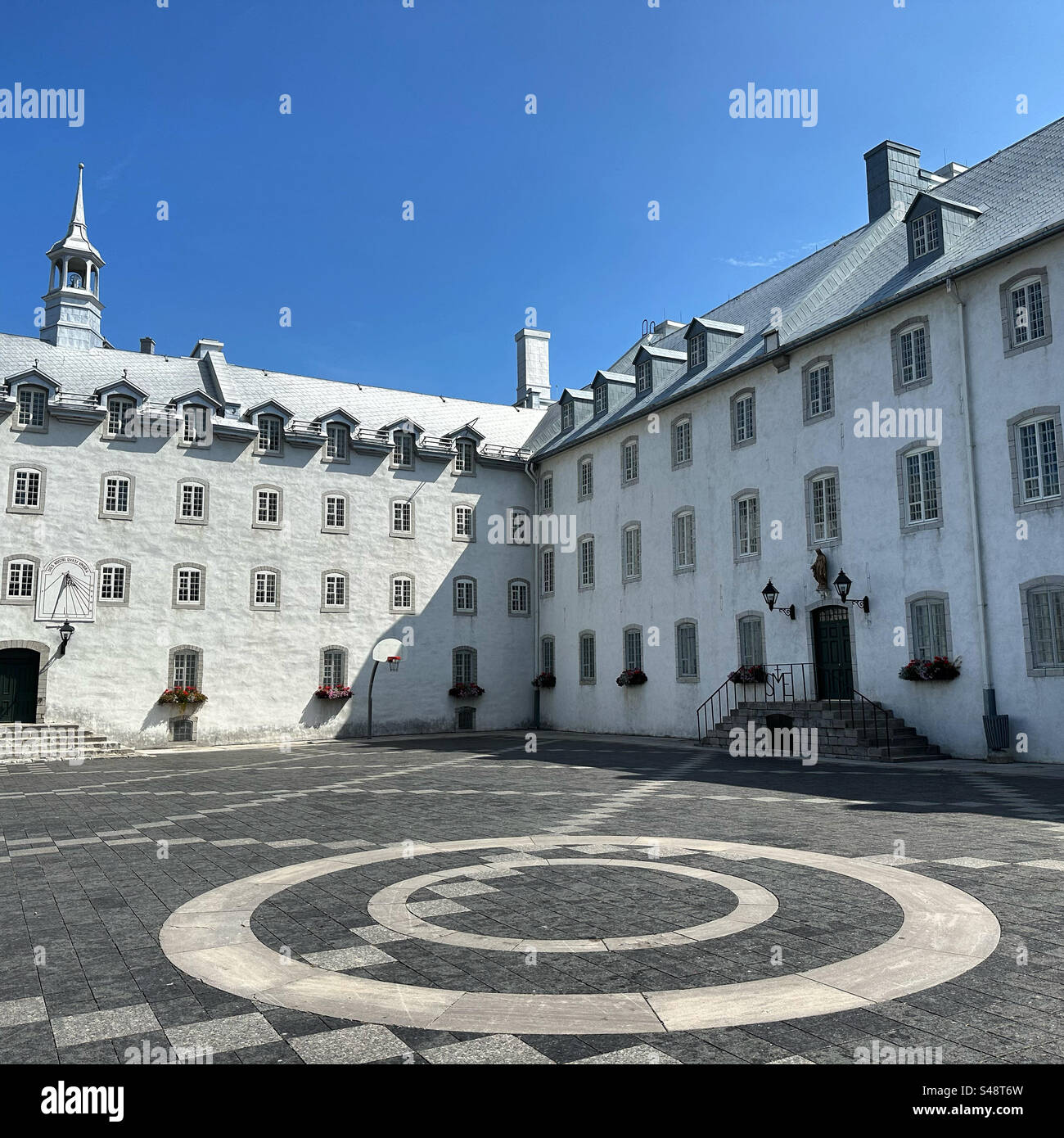 Quebec school smartphone stock photos and images - Alamy