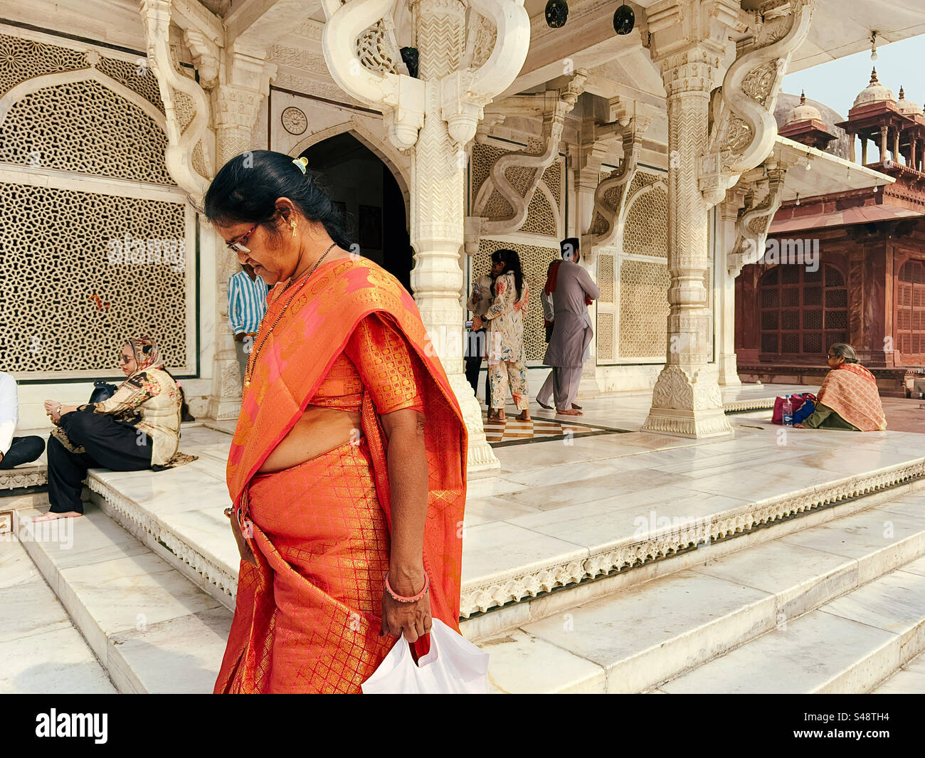 Indian tourists at the Sufi shrine and Islamic mosque at Fatehpur Sikri ...
