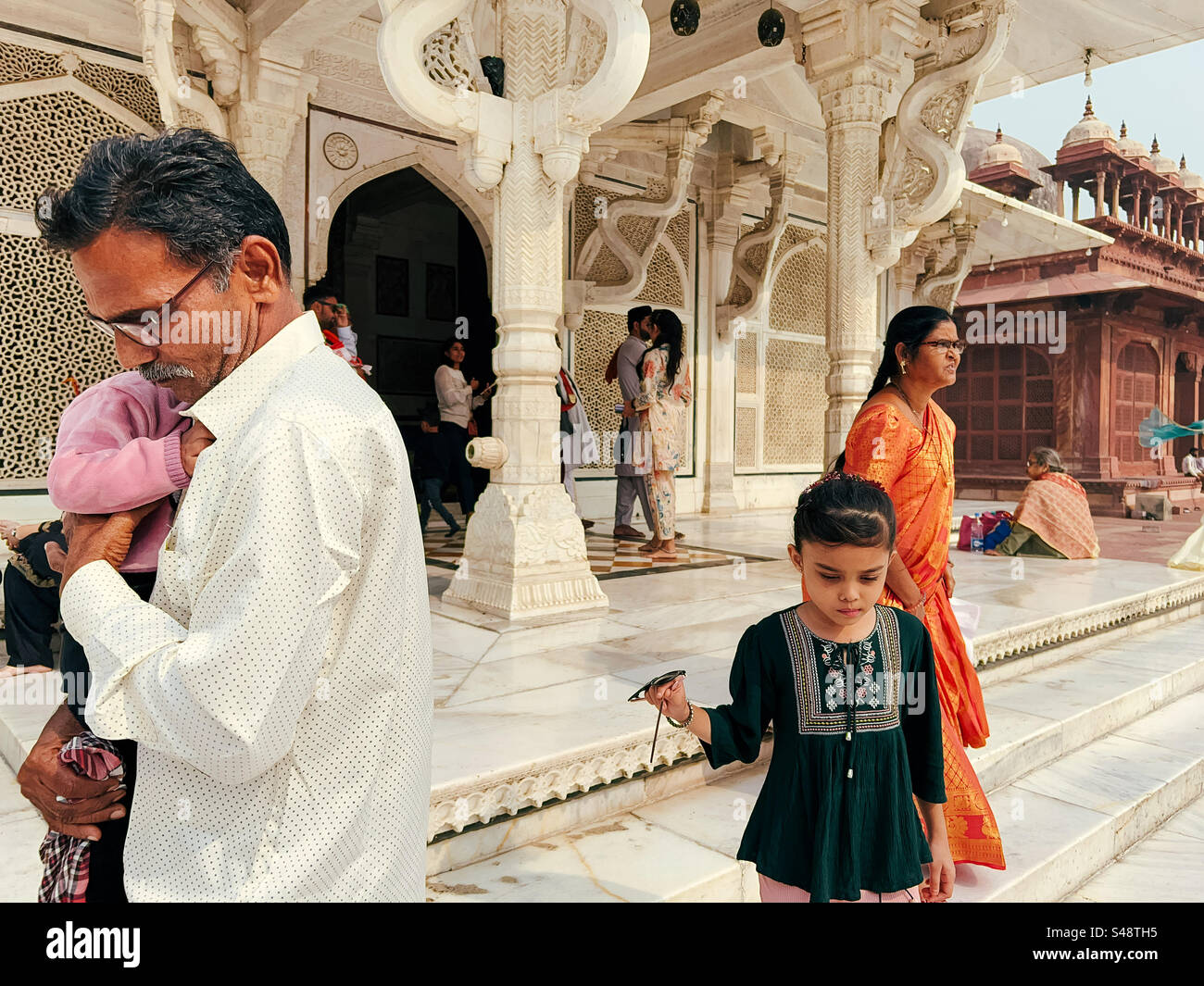 Indian tourists at the Sufi shrine and Islamic mosque at Fatehpur Sikri ...