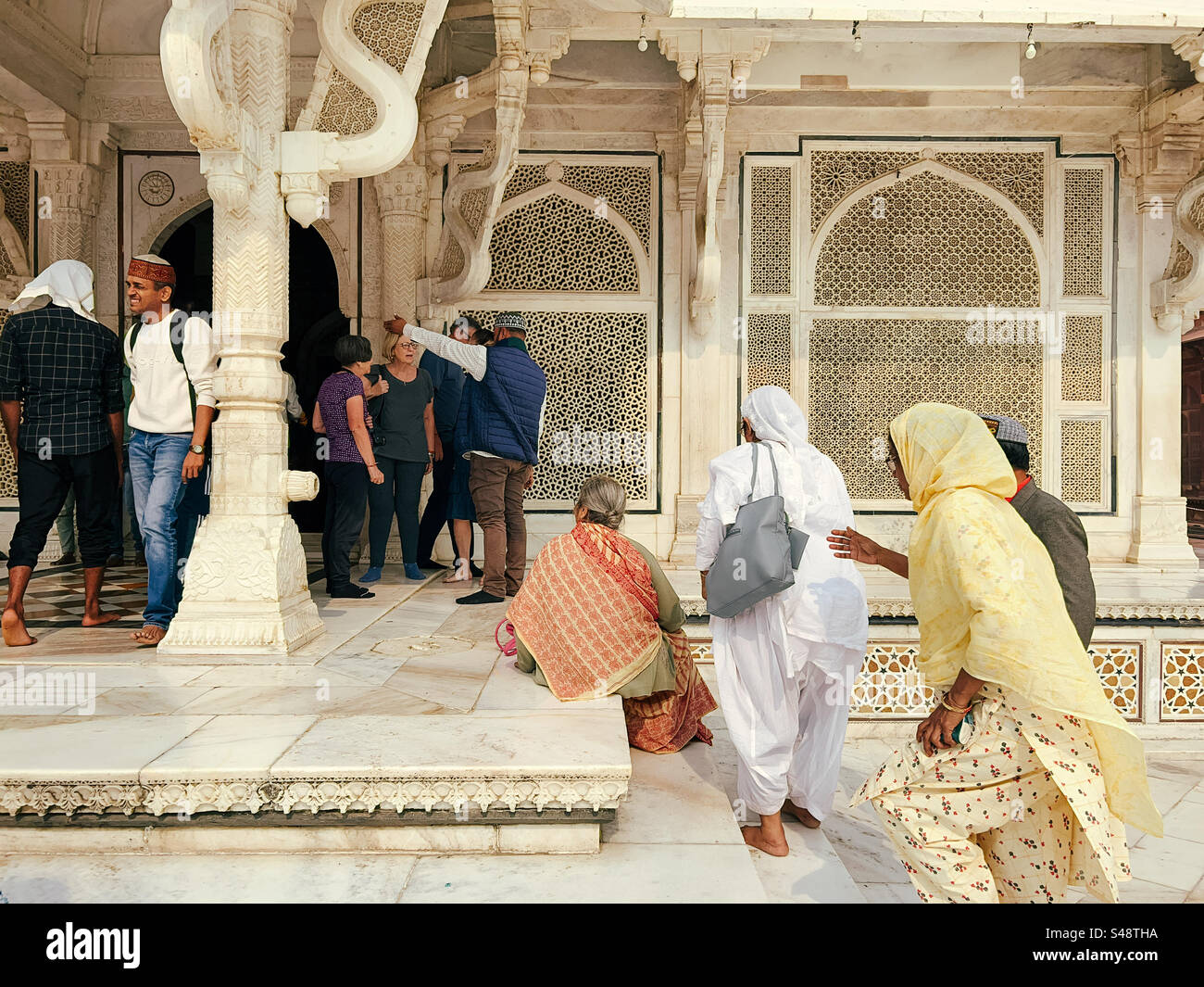 Indian tourists at the Sufi shrine and Islamic mosque at Fatehpur Sikri ...