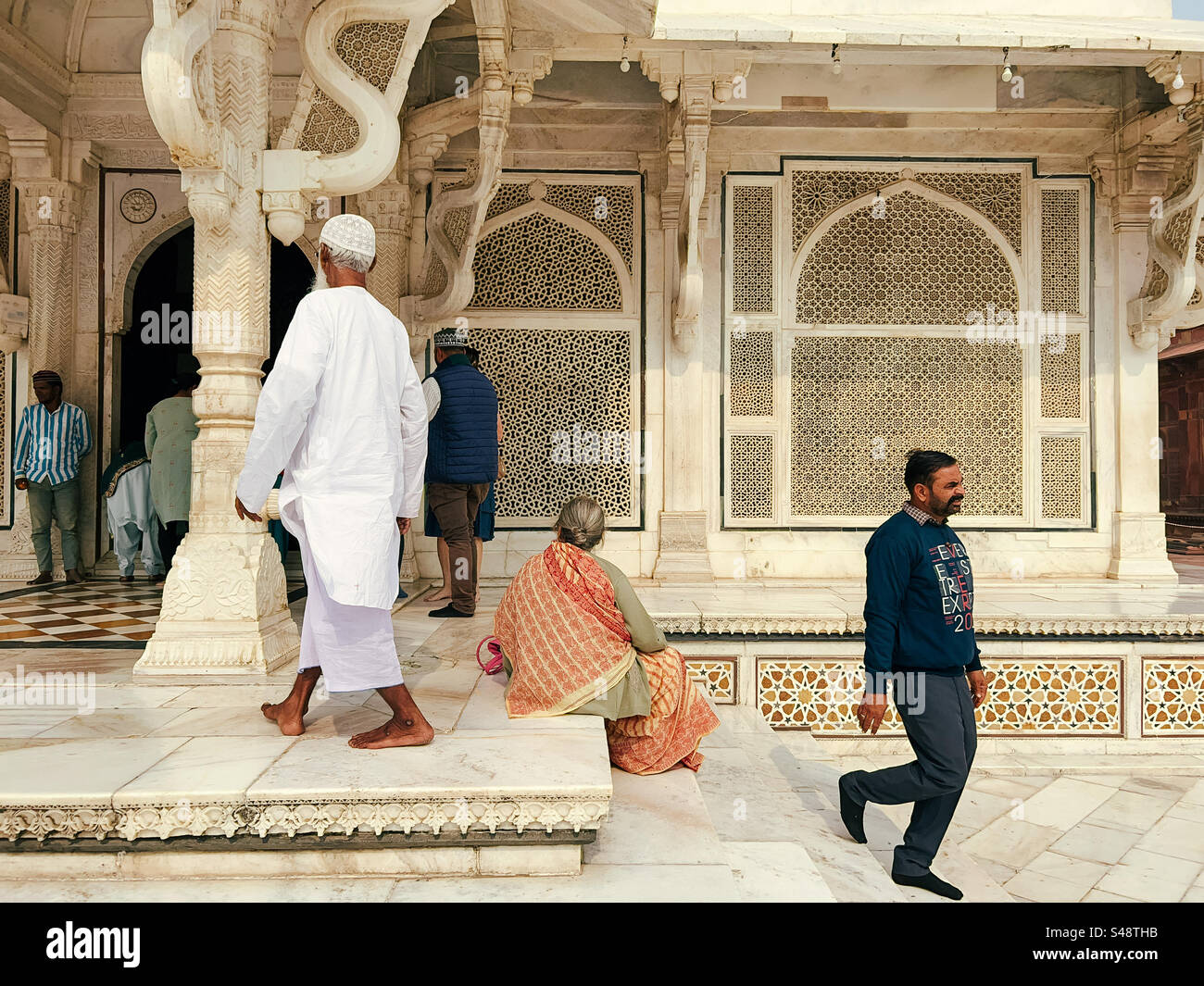 Indian tourists at the Sufi shrine and Islamic mosque at Fatehpur Sikri ...