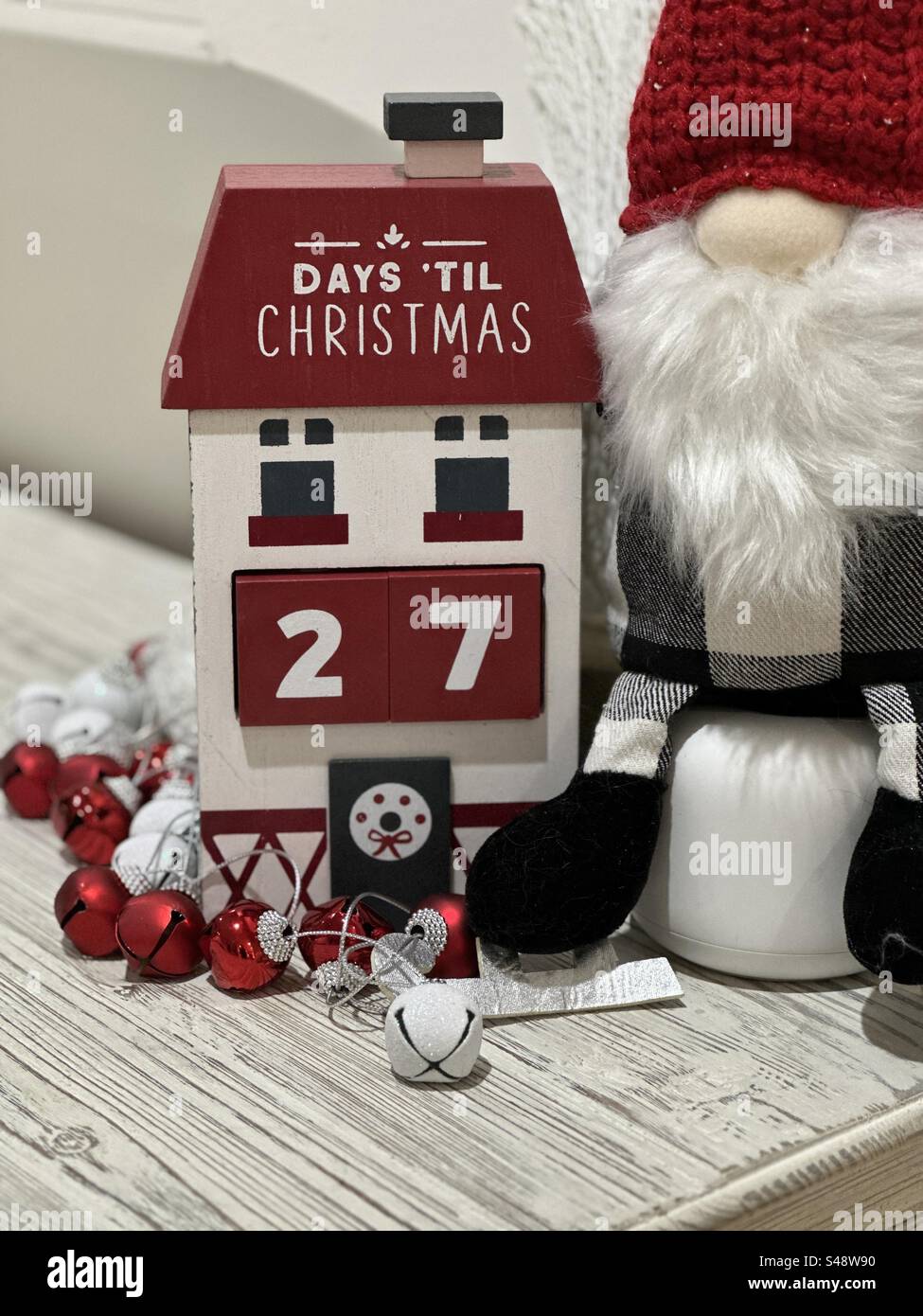 Calendar wood hi-res stock photography and images - Alamy