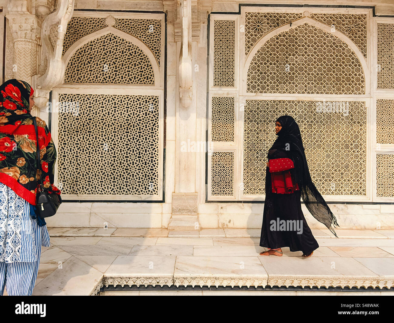 Indian Muslim women at the Sufi shrine at the mosque in Fatehpur Sikri ...
