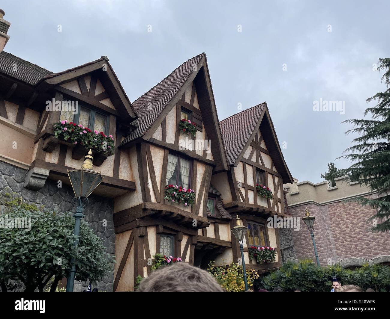 Quaint paris hi-res stock photography and images - Alamy