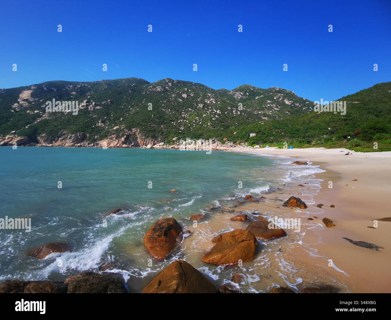 Sham Wan beach ( Turtle Beach ) in the southern tip of Lamma Island in ...