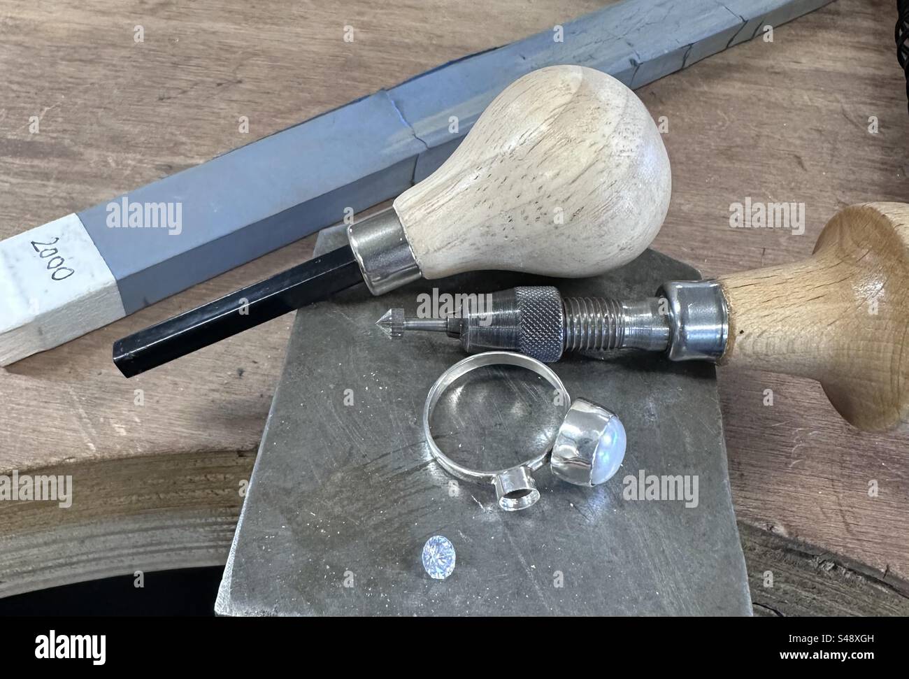 Making setting hi-res stock photography and images - Alamy