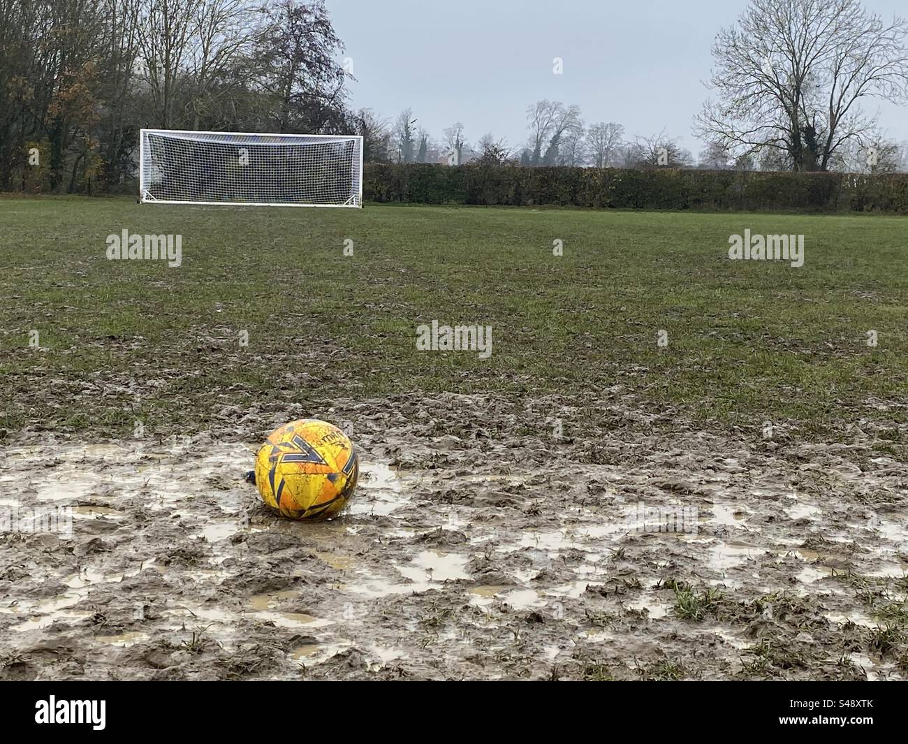 Muddy pitch hi-res stock photography and images - Alamy