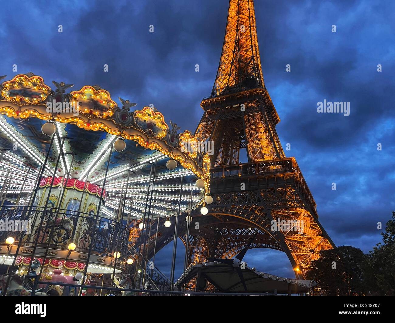 Paris eiffel tower night lights hi-res stock photography and images - Alamy