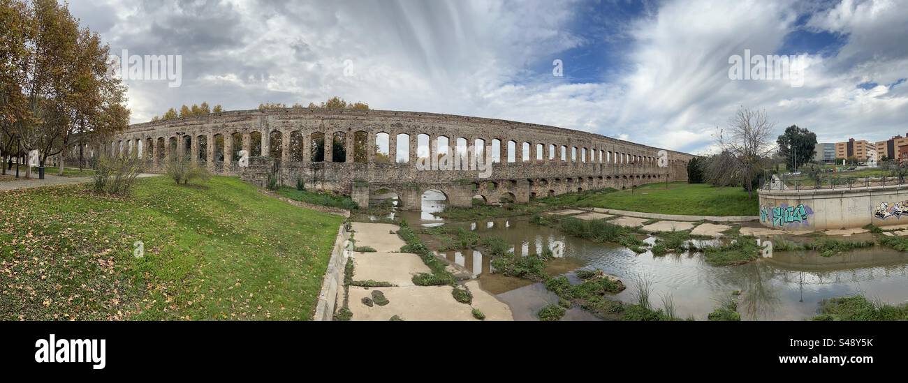 Ancient roman aqueduct merida hi-res stock photography and images - Alamy