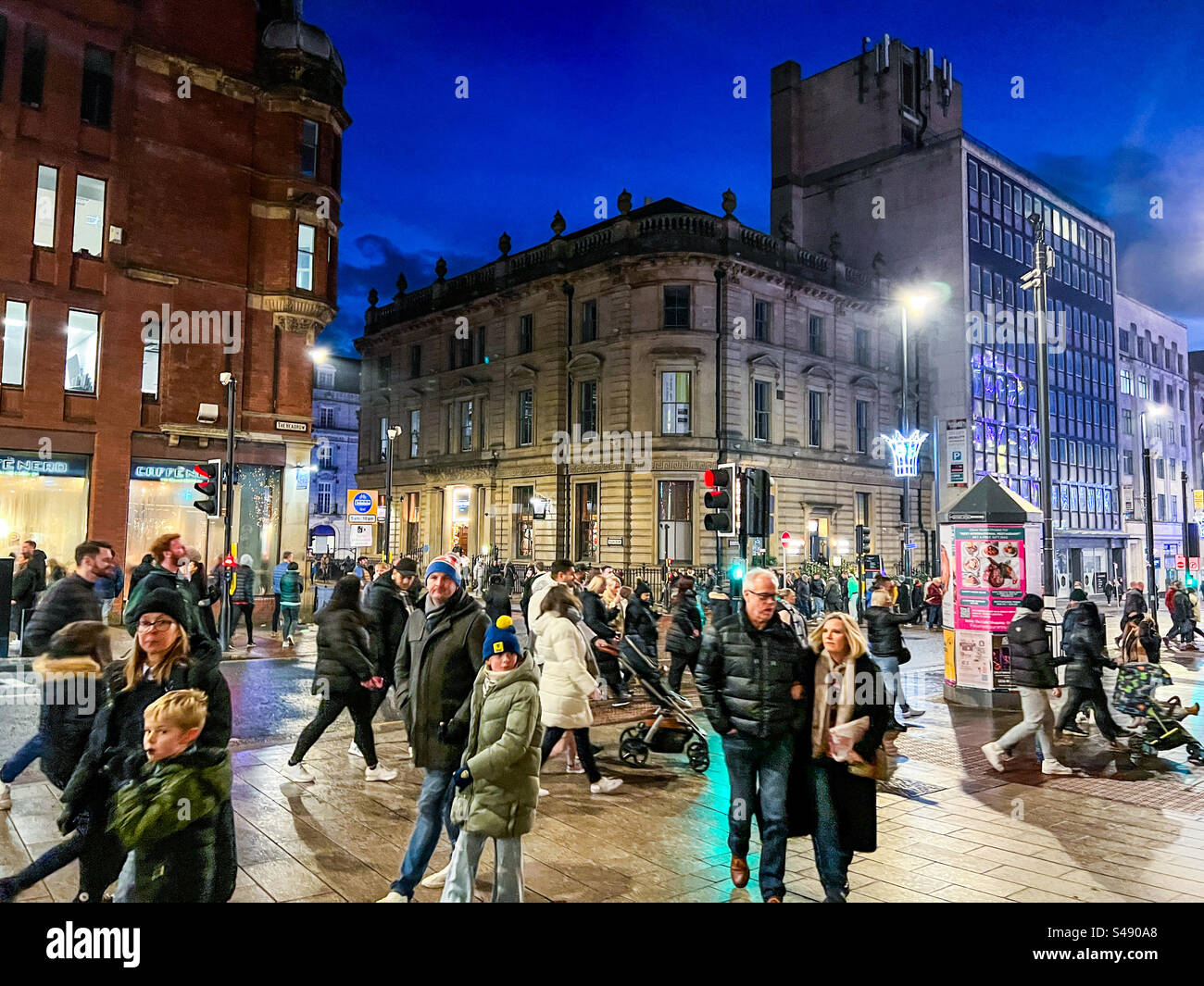 Busy evening on the Headrow in Leeds City Centre Stock Photo - Alamy