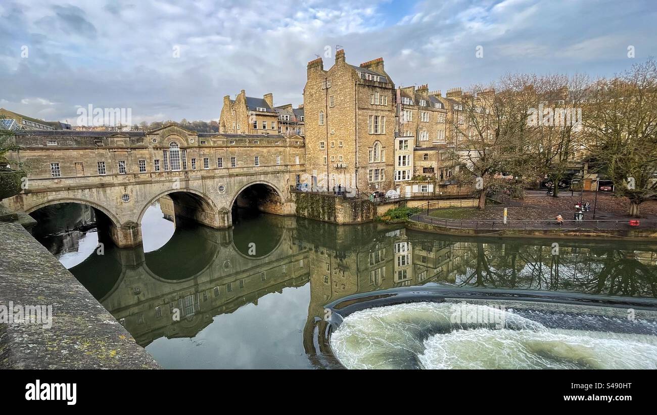 Pulteney bridge and the weir hi-res stock photography and images - Alamy
