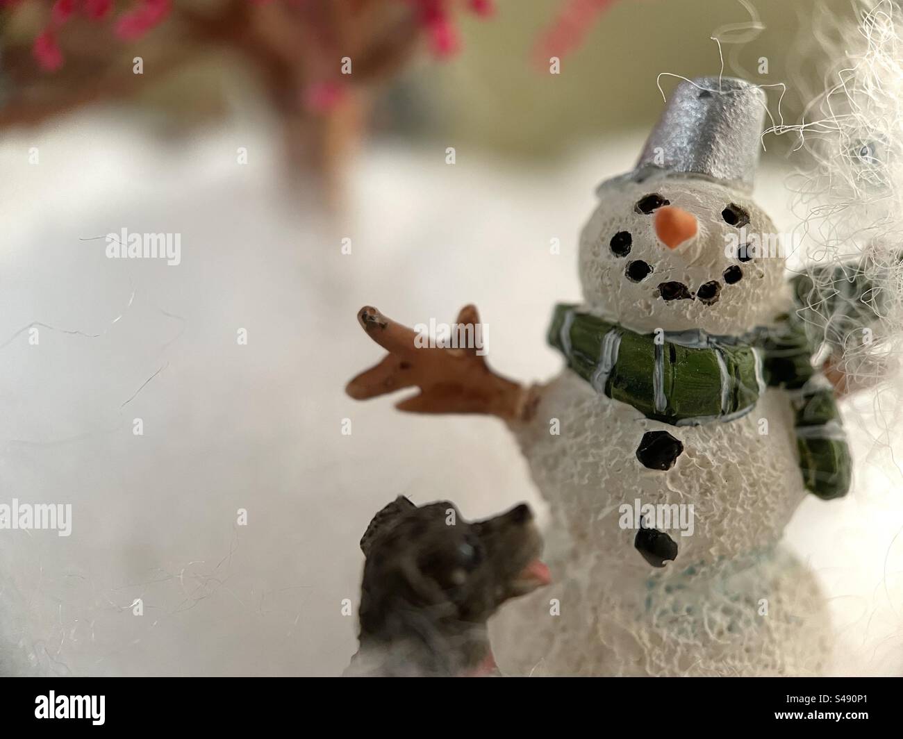 Snowman with dog hi-res stock photography and images - Alamy