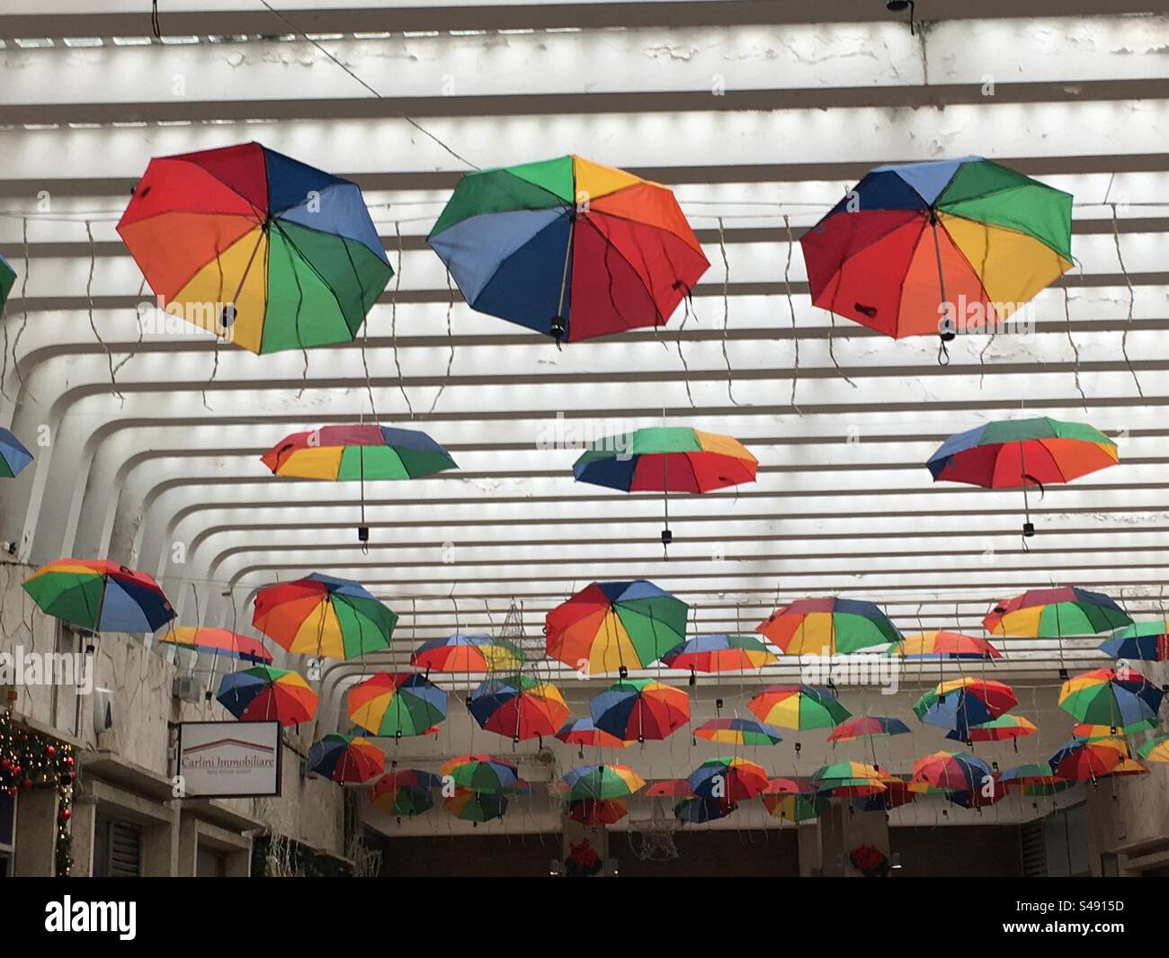 Ombrelli multicolori hi-res stock photography and images - Alamy