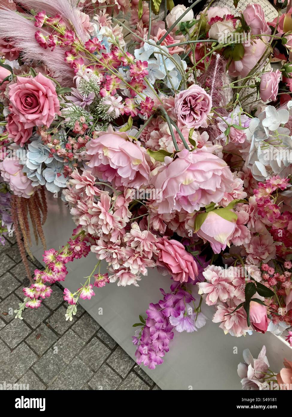 Pink flowers in italy hi-res stock photography and images - Alamy