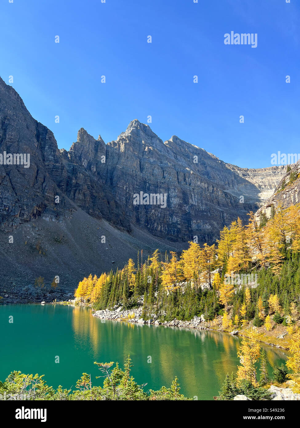 Lake agnes hi-res stock photography and images - Alamy