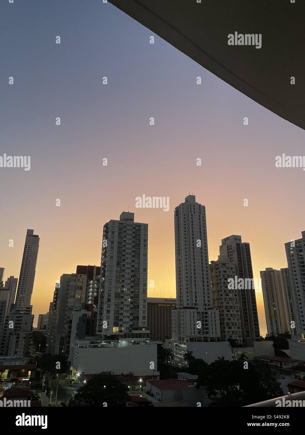 Golden hour vibes hi-res stock photography and images - Alamy