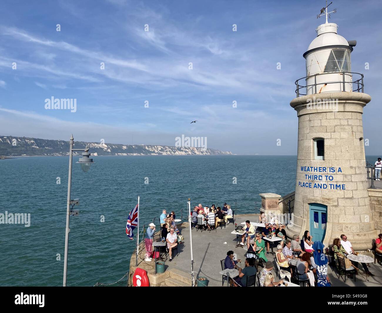 Lighthouse at the end of Folkestone harbour arm Stock Photo - Alamy