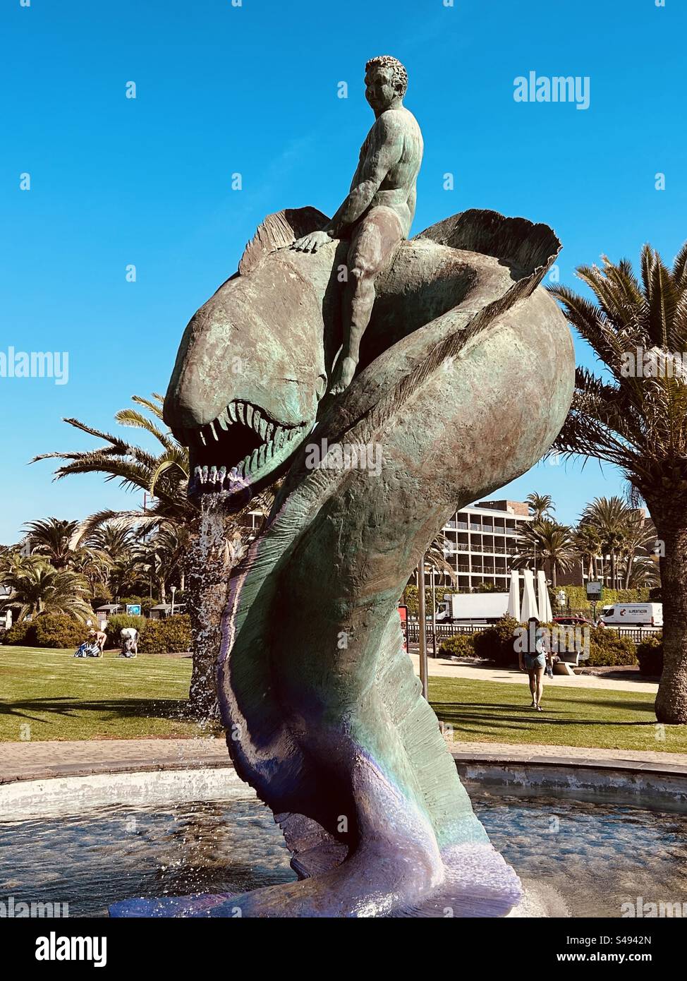 Monster statue hi-res stock photography and images - Alamy