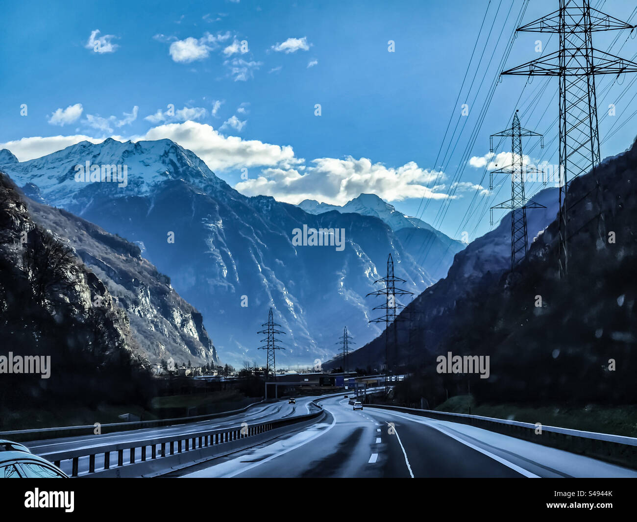 Driving in hills hi-res stock photography and images - Alamy