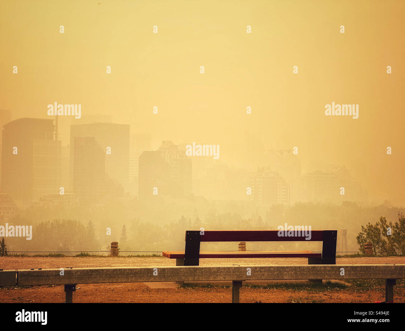 Wildfire smoke clouds Calgary’s downtown view with murky yellow Stock ...