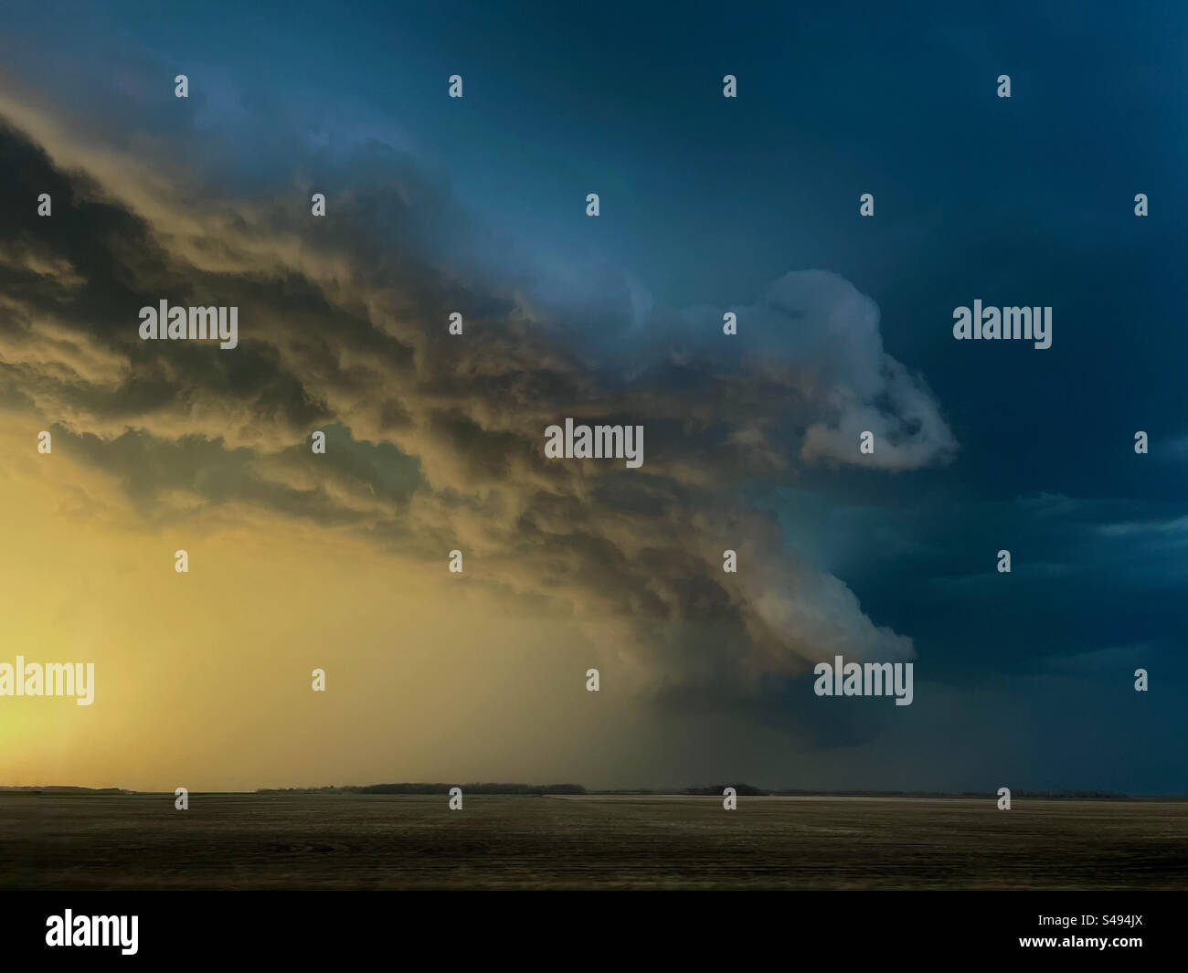 Sunset over the prairies hi-res stock photography and images - Alamy