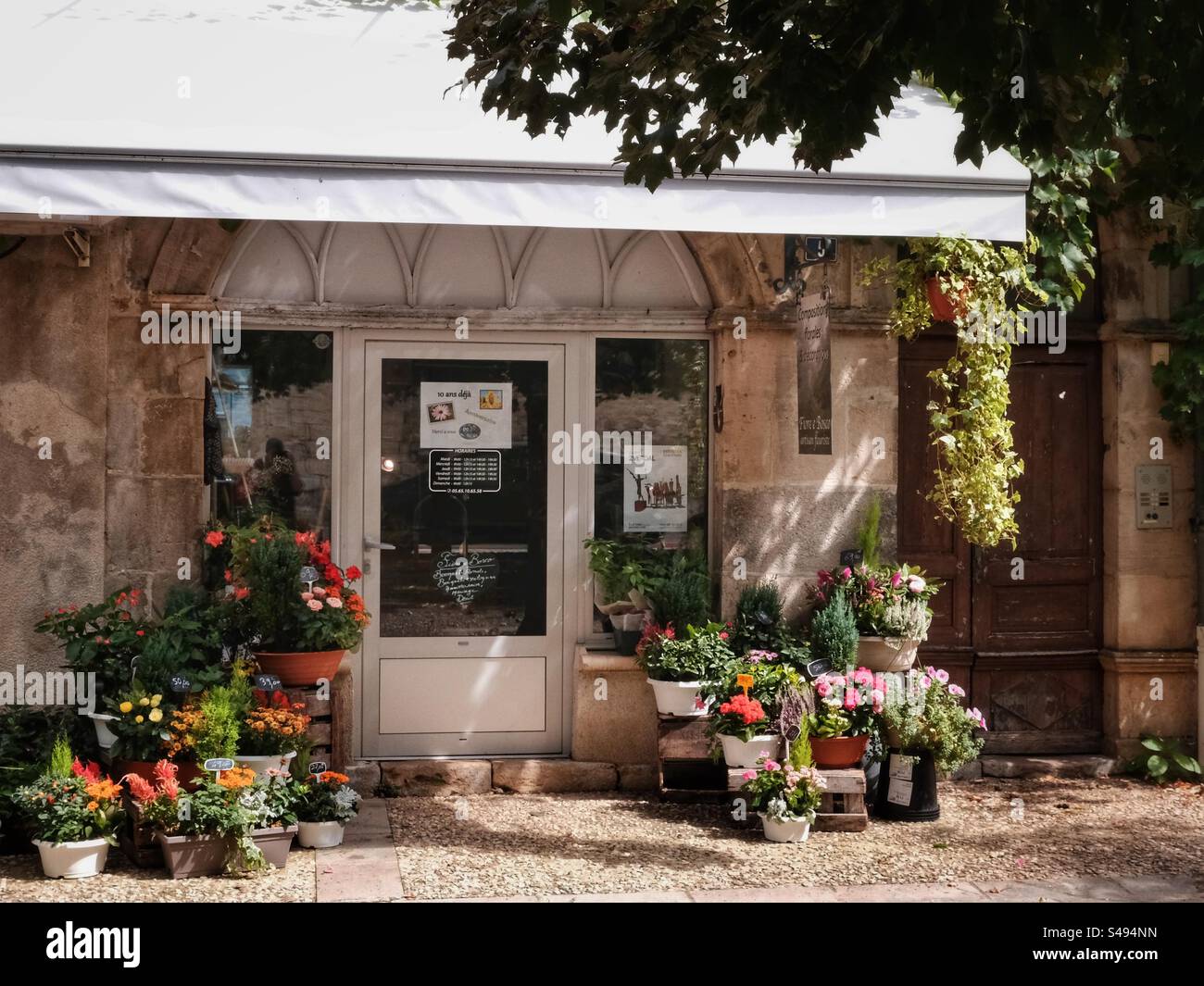 French flower shop hi-res stock photography and images - Alamy