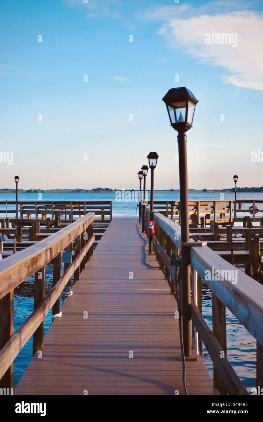 Dock off of lake hi-res stock photography and images - Alamy