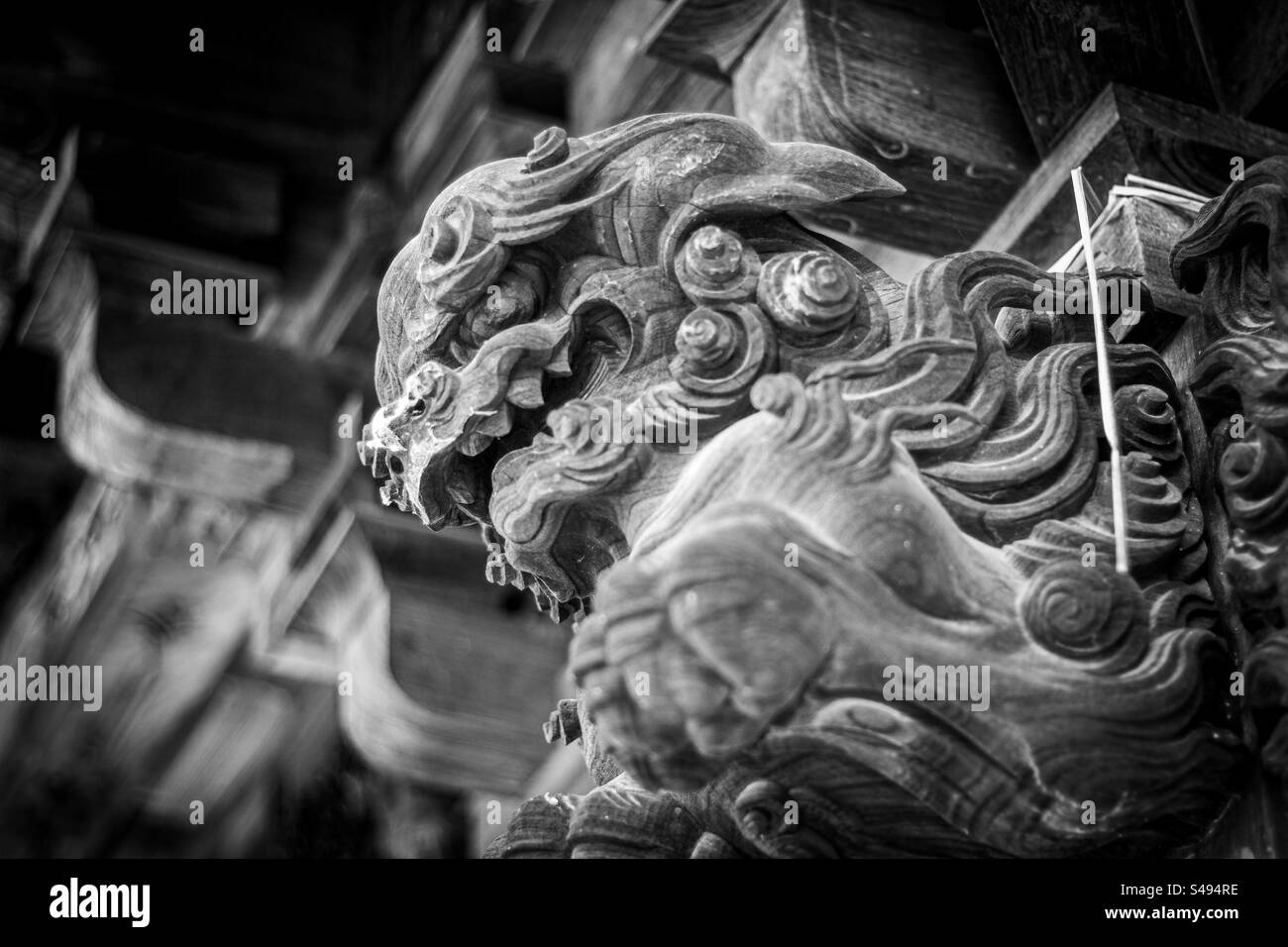 Japanese temple lion hi-res stock photography and images - Alamy