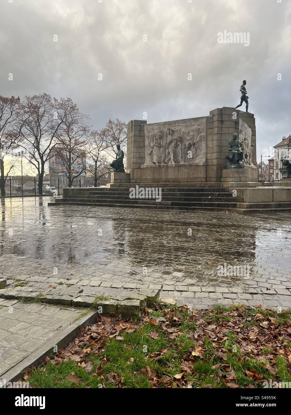 Classical monument hi-res stock photography and images - Alamy