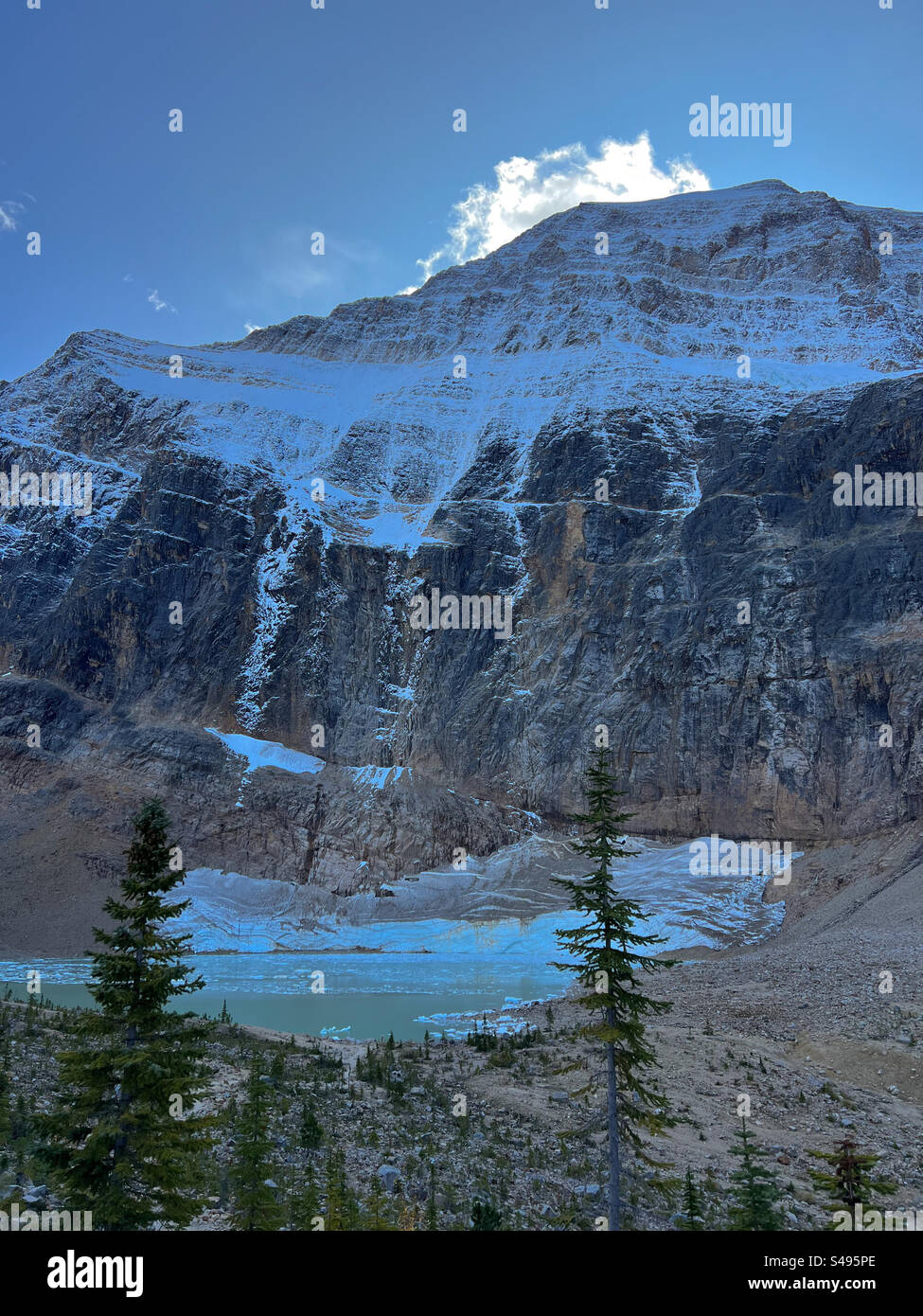 Mount edith cavel hi-res stock photography and images - Alamy