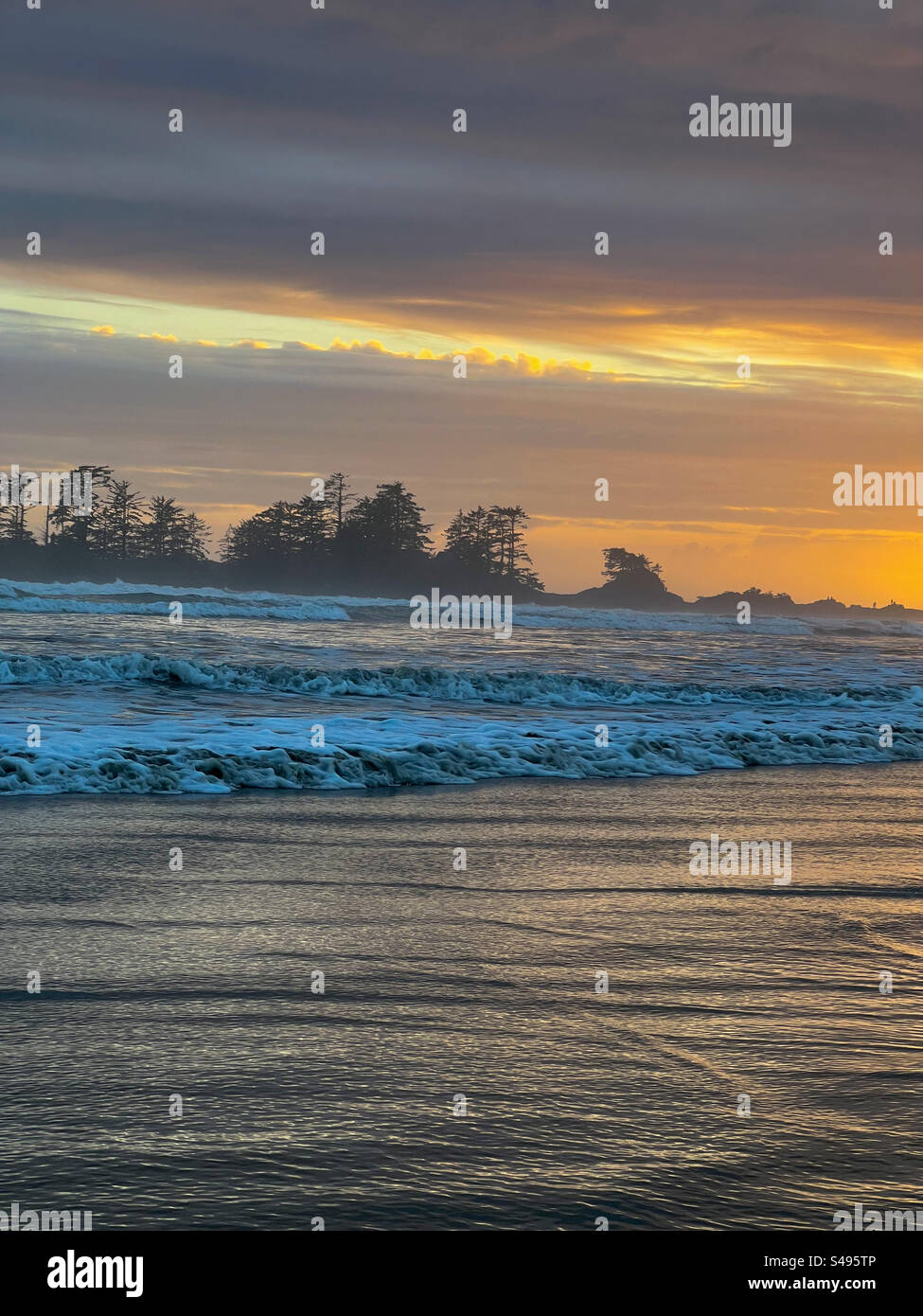 Tofino beach hi-res stock photography and images - Alamy
