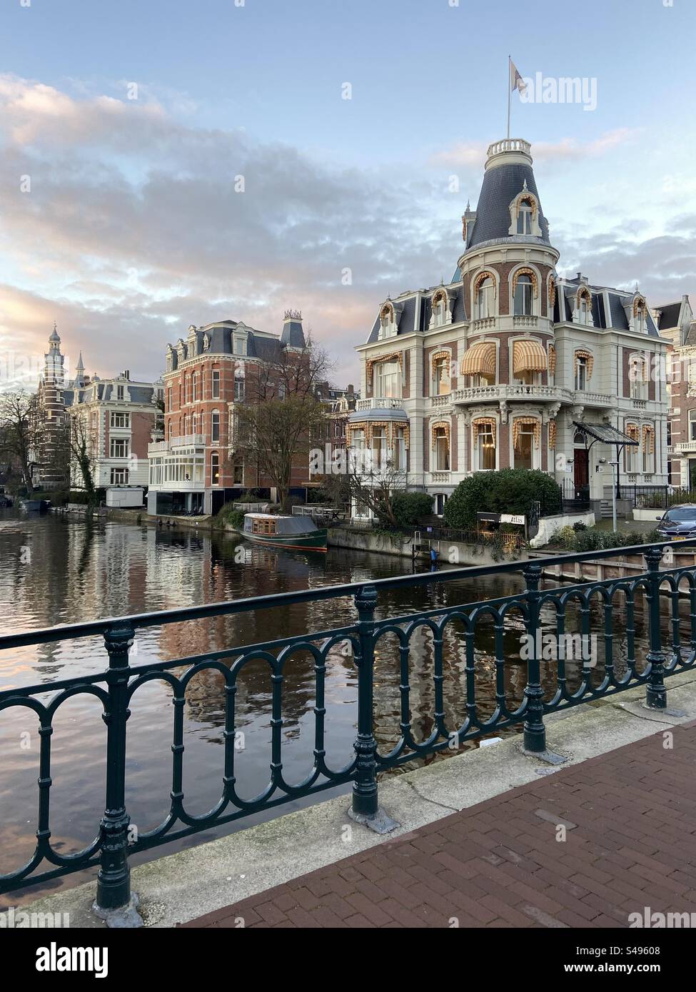 Canales amsterdam hi-res stock photography and images - Alamy