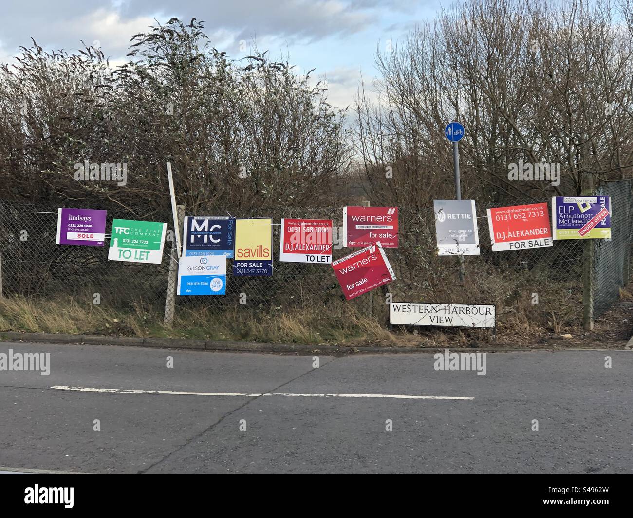 Property sale sign edinburgh hi-res stock photography and images - Alamy