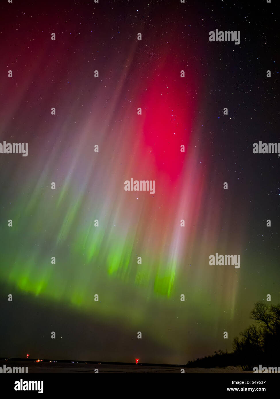 insane northern lights over patricia beach provincial park, manitoba ...