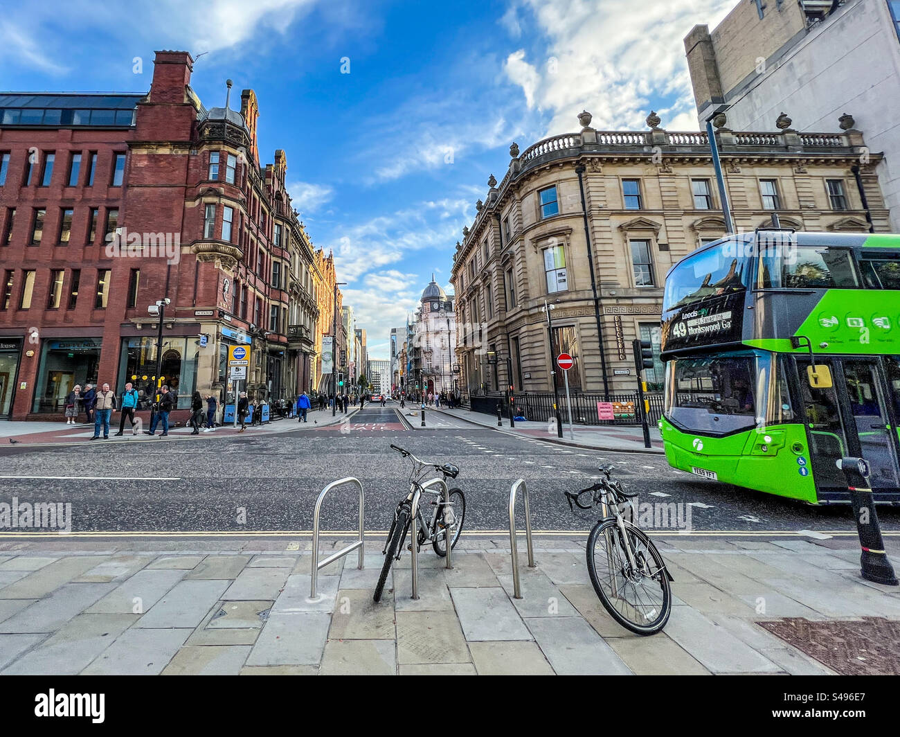 City centre bus hi-res stock photography and images - Alamy