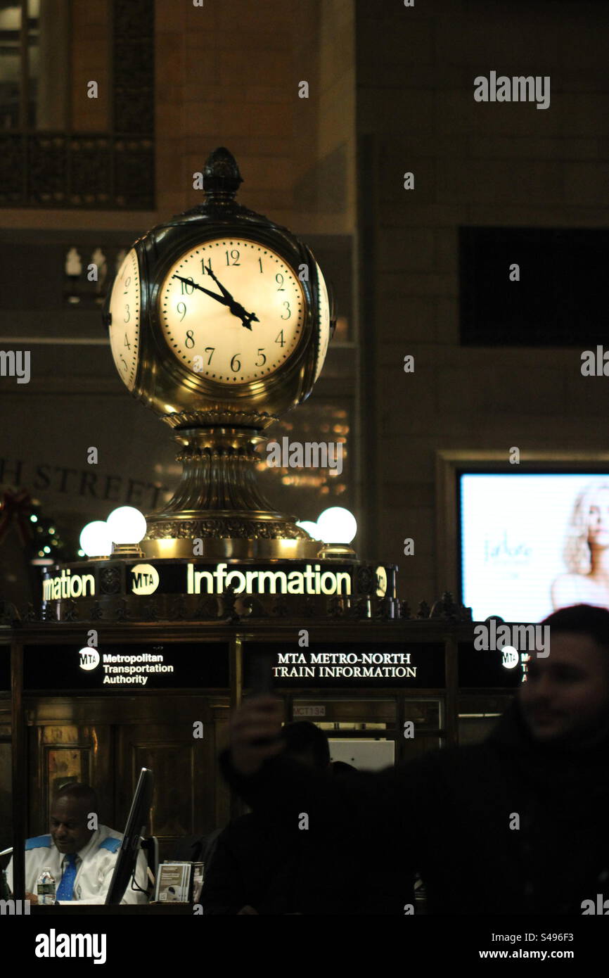 Grand central clock hi-res stock photography and images - Alamy