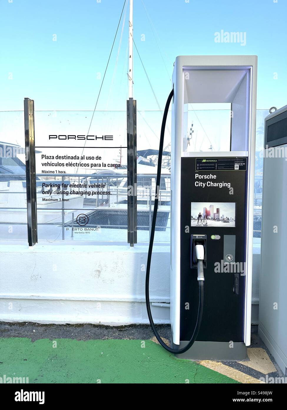 Porsche city charging hi-res stock photography and images - Alamy