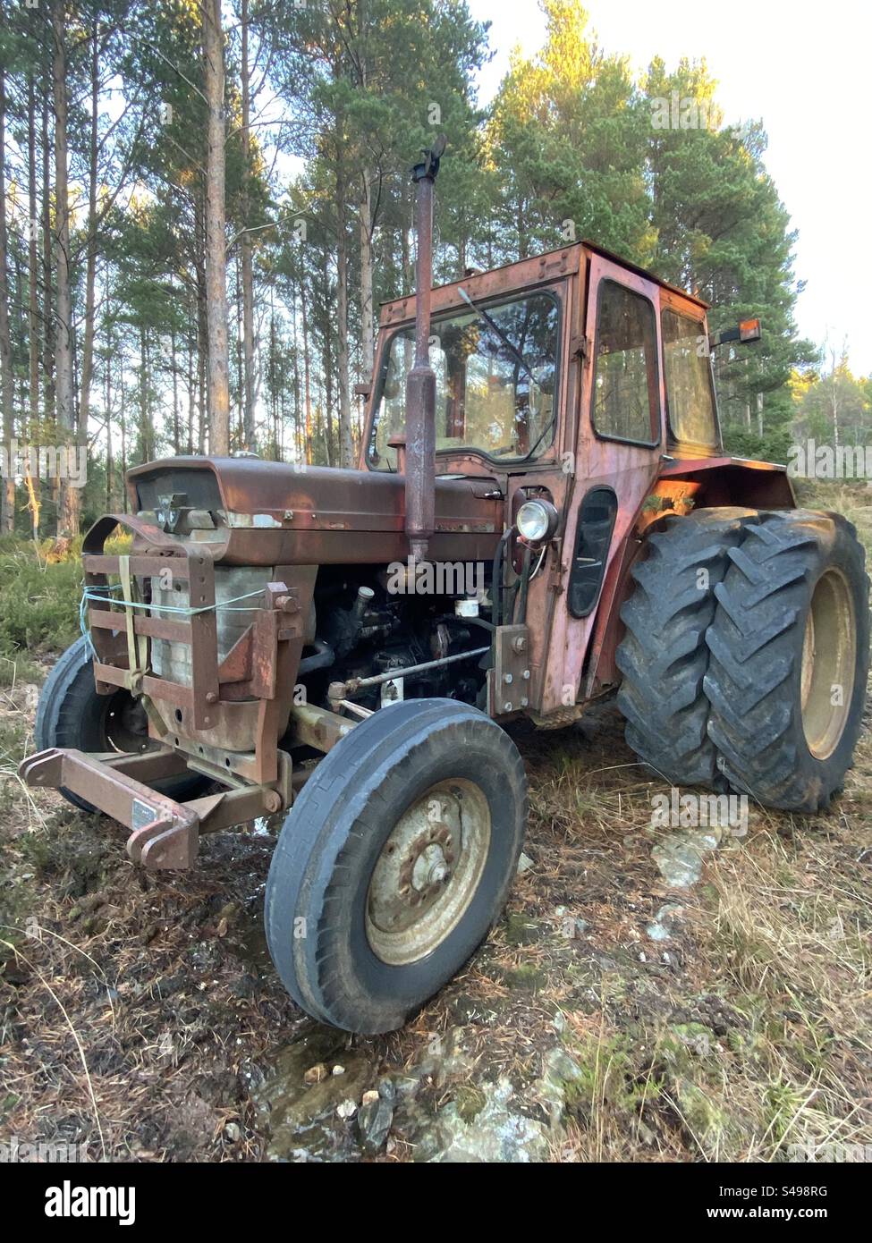 Rusty tractor hi-res stock photography and images - Alamy