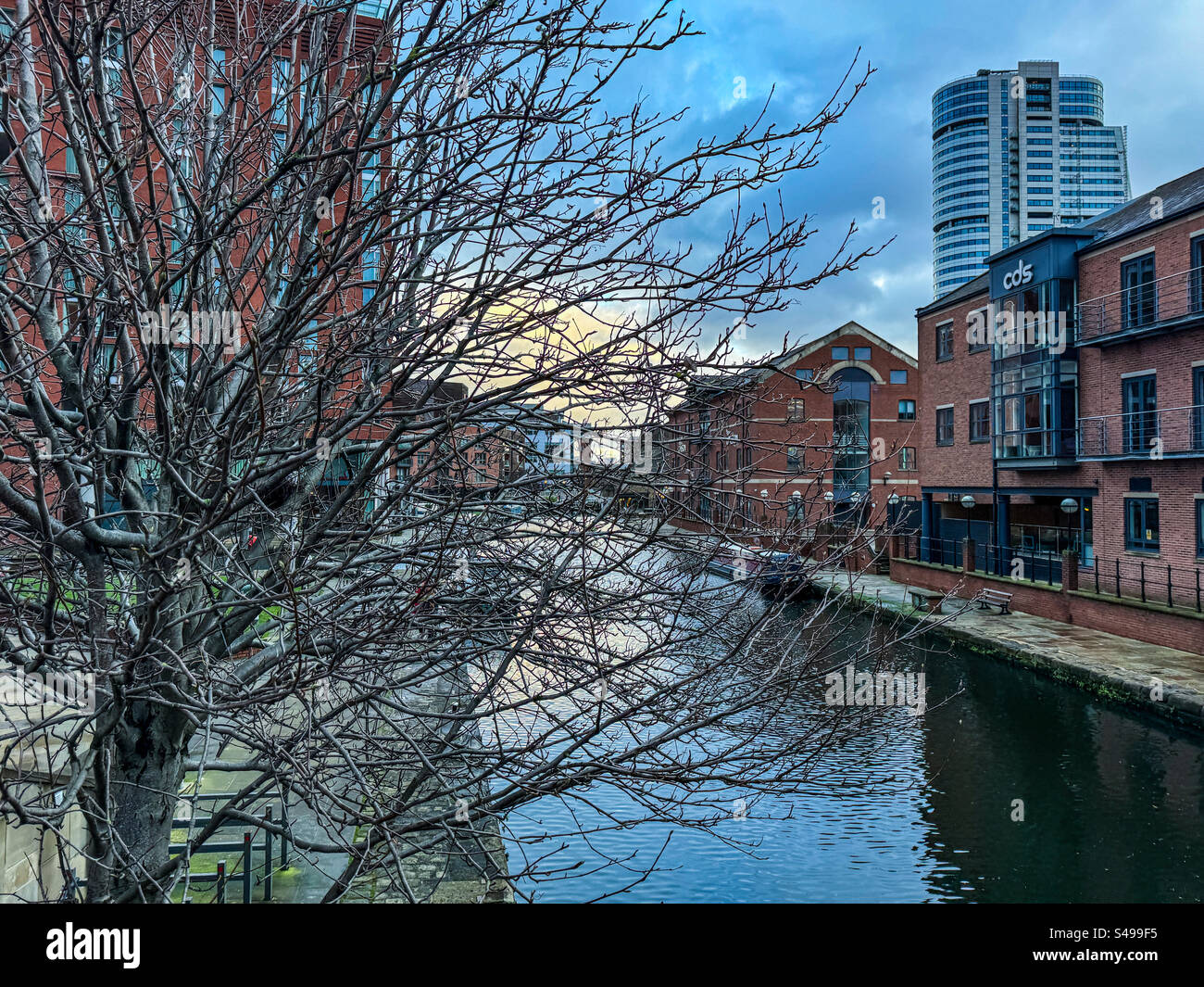 Leeds granary wharf hi-res stock photography and images - Alamy