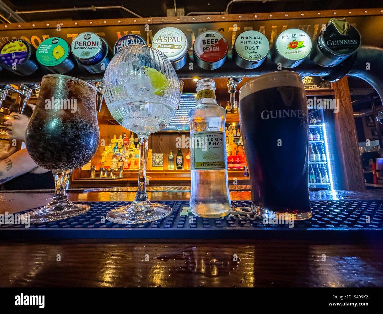 The guinness bar drinks hi-res stock photography and images - Alamy